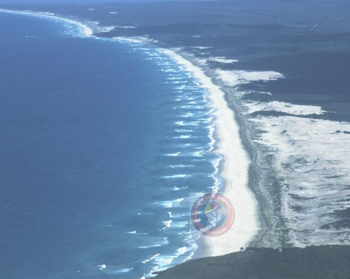 SUBMARINE/FIONA - Beach in Yagon Great Lakes NSW - SLS Beachsafe