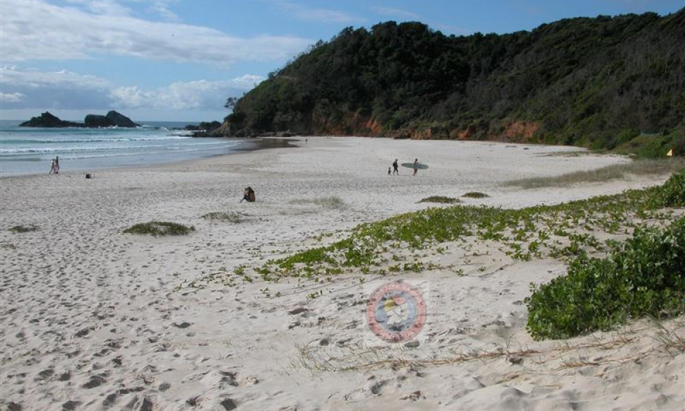 BROKEN HEAD - Beach in Suffolk Park Byron NSW - SLS Beachsafe