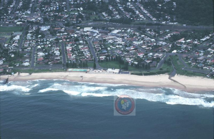 THIRROUL - Beach in Thirroul Wollongong NSW - SLS Beachsafe