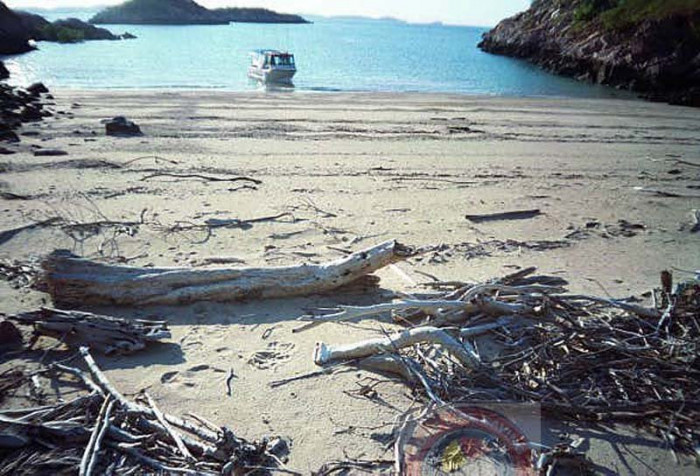 WA 268 - Beach in Koolan Island Derby-West Kimberley WA - SLS Beachsafe