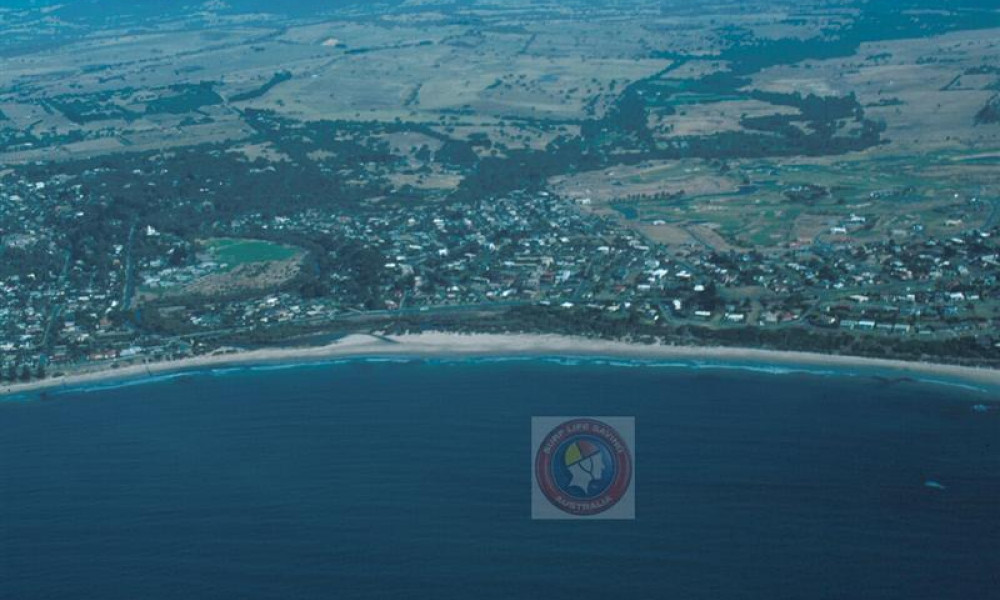 Chiton Rocks - Beach in Hayborough Victor Harbor SA - SLS Beachsafe