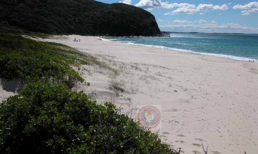 ELIZABETH - Beach in Elizabeth Beach Great Lakes NSW - SLS Beachsafe
